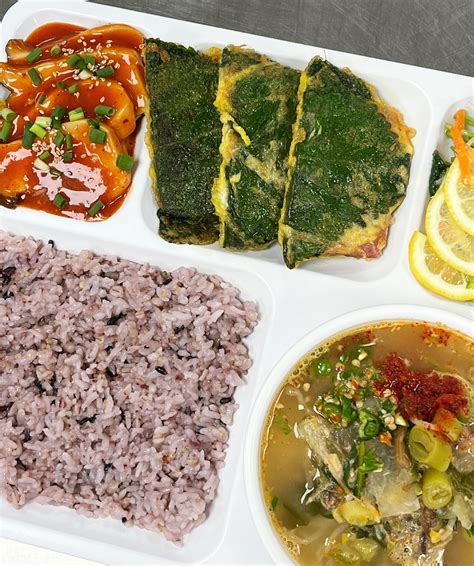 영양사 이소연 ෆ̈ 햄깻잎전 And 케찹 And 새송이짬뽕볶음 And 참나물샐러드 And 유자레몬d And 영양장어국 👩🏻‍🍳 믿고 맡기는 조리사님 장어국은 언제나 전량완판 🍲 깻잎