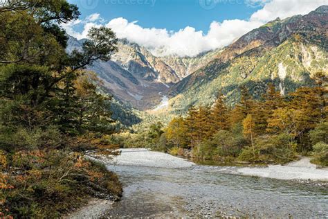 Kamikochis Hiking Trail That Walks Through A Nature Trail In The Heart