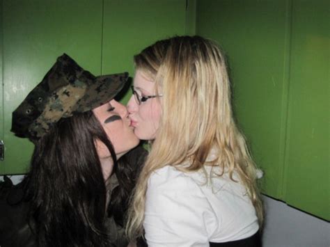 Hair Interaction Blond Long Hair Kiss Porn Pic