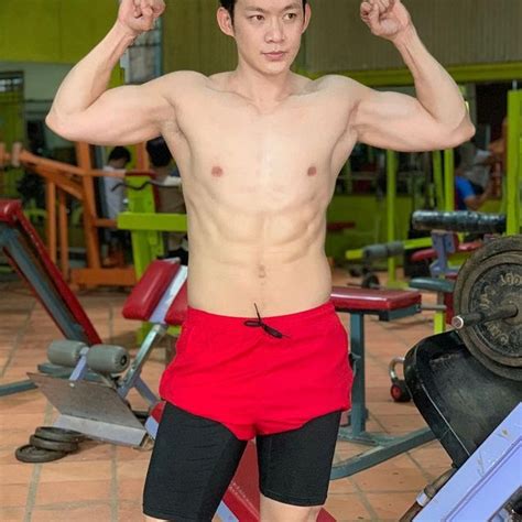 មើលចង់បែកភ្នែក សង្ហាខ្លាំងពេល សេង មង្គល បង្ហាញសាច់ដុំយ៉ាងសខ្ចី