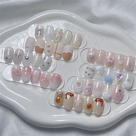 네일아토💅 명동네일 시청네일 을지로네일 광화문네일 열손연장 엠보네일 ネイルアート Myeongdong 明洞 펄 프렌치 5만원🤍 프렌치 깔끔하게 좋아하시는분들 많으신데 일반