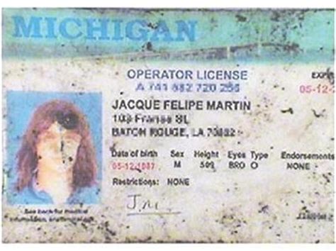 Фелдшер издавал менте документи за шофьорска книжка осъдиха го