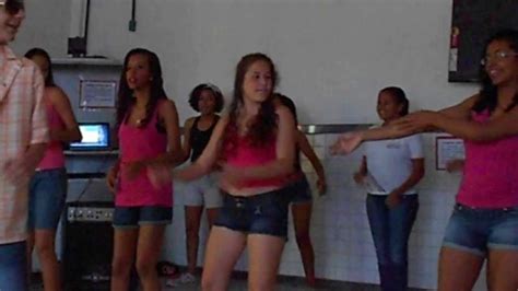 Meninas Dançando Na Escola Kk Youtube