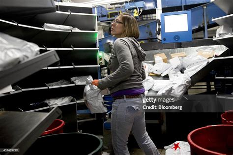 A Package Handler Sorts Small Packages At A Fedex Corp Ground Hub In News Photo Getty Images