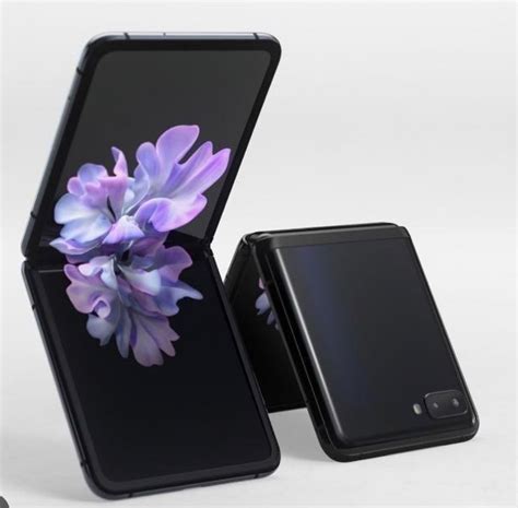 Samsung Z Flip 2 Mobile Phones Gadgets Mobile Phones Android Phones Samsung On Carousell