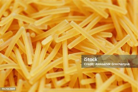 삶은 달걀 국수의 배경 질감과 패턴 또는 풀 프레임 형식의 스파게티 파스타 위에서 보기 클로즈업 국수에 대한 스톡 사진 및 기타