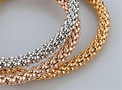 Женские золотые браслеты: обзор моделей, особенности и отзывы