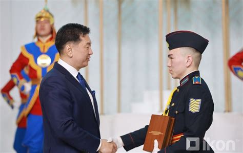 ФОТО Зэвсэгт хүчний салбарынханд генерал цол хүртээж төрийн дээд одон медалиар шагналаа