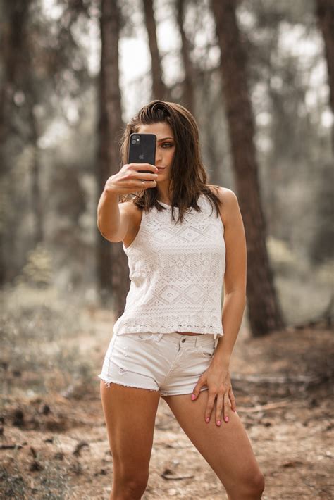 Tips And Apps That Help You Take The Best Selfies Ivy Société Blog