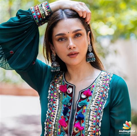 Aditi Rao Hydari Photos Bollywood Actress Photos Images Gallery Stills And Clips