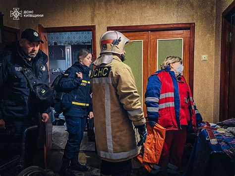 У Київській області ліквідують наслідки падіння уламків дронів Фото Україна інфо