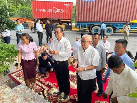 លោក ម៉ាង ស៊ីណេត មុនថ្ងៃប្រកាសចូលកាន់តំណែង បានដឹកនាំមន្ត្រីរាជការ អញ្ជើញទៅបួងសួងលោកយាយម៉ៅ