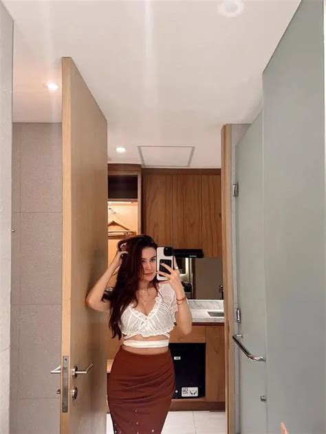 6 Potret Body Goals Vicy Melanie Yang Bikin Netizen Salfok