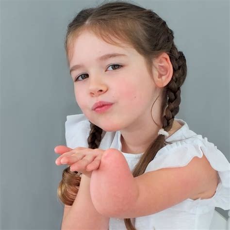 Thalia 🇬🇧 Model And Tv Thaliac Model • Threads Say More