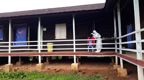 လဟယ်မြို့တွင် ကိုဗစ် ၁၉ပိုးတွေ့ အရပ်မှပြန်လာသည့် ၀န်ထမ်းများအား Test Kit ဖြင့် စစ်ဆေးခဲ့ရာ