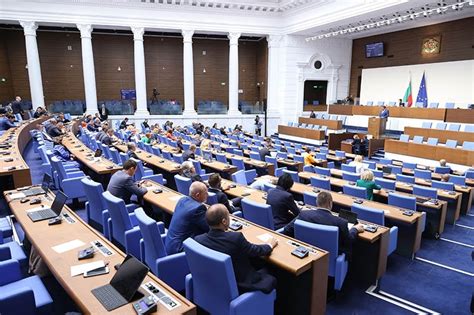 Предстоят дебатите по втория вот на недоверие срещу кабинета „Желязков“