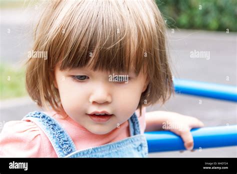 Fille Aux Cheveux Courts Banque De Photographies Et Dimages Haute R Solution Alamy