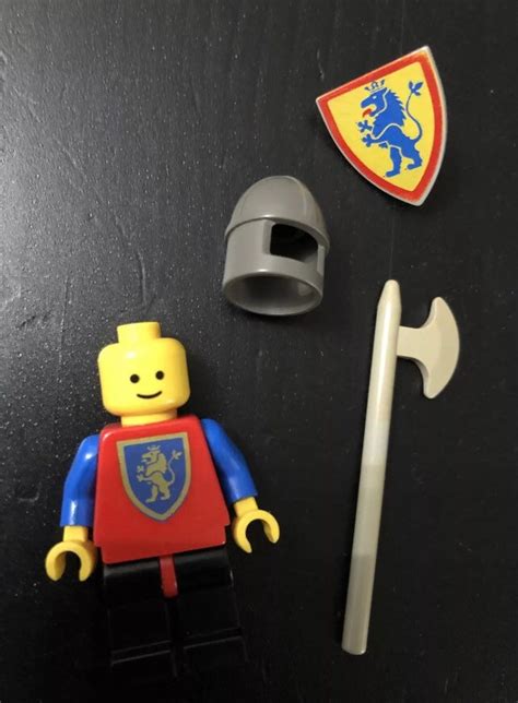 Lego Castle 1984 Lion Crest Crusader Knight Soldier Minifigure With