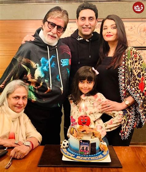 عکس سفر در زمان؛ آمیتا باچان در کنار پسر، همسر، عروس و نوه اش؛ سال 98