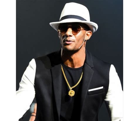 محمد رمضان يستعرض سيارته الفاخرة ويرحب بسمية الخشاب زهرة الخليج