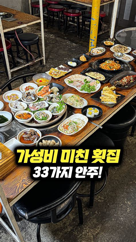 기본만 잘 지켰더니 사람들이 몰리는 백반집이다 눈치 안 보고 둘이 가서 정식 1개씩 주문해도 괜찮은 곳으로 공기밥 무한리필 국물까지 내어주셔서 한국인이라면 싫어할 수