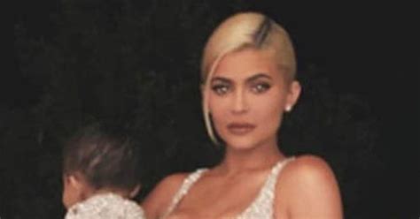 Kylie Jenner Maximises Sex Appeal In Thigh Skimming Dress Daily Star