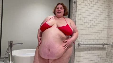 I Make The Biggest Wave When I Get In This Tub 😳 T Tumbex