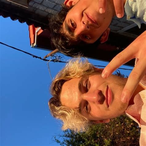 Beno Wiltshire • Threads Say More