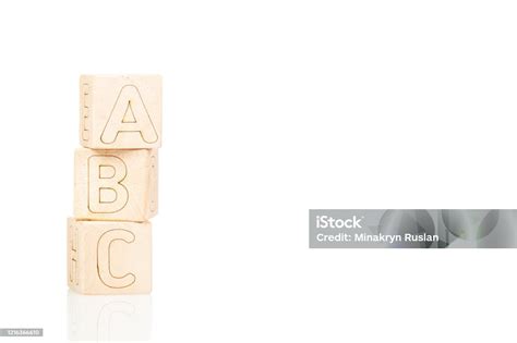 흰색 배경에 문자 Abc와 나무 큐브 교습에 대한 스톡 사진 및 기타 이미지 교습 교실 교육 Istock
