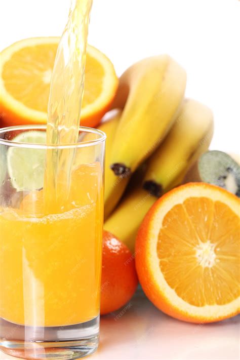 Verre De Jus De Fruits Frais Photo Gratuite
