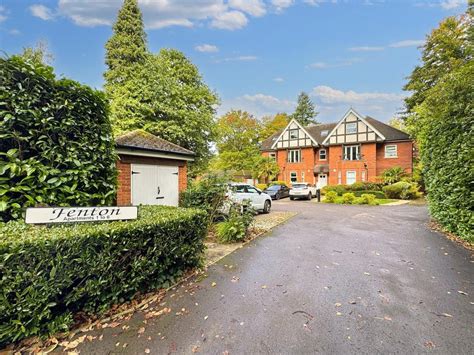 Sandy Lane Camberley Gu15 2 Bed Flat £350 000