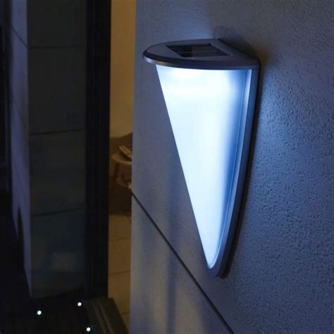 Уличные светодиодные светильники на солнечных батареях