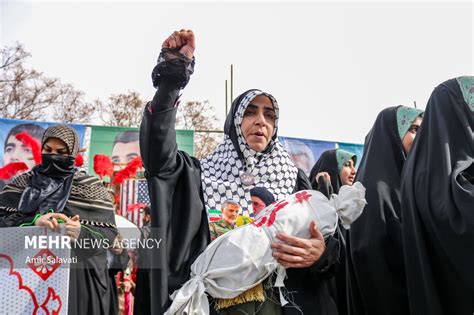 تصاویری از رزمایش اقتدار سپاه در استان سمنان نوشته جالب روی دست یک