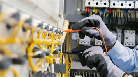 کاربرد تابلو برق‌های صنعتی در صنایع مختلف مانند فولاد، نفت، گاز، پتروشیمی و همشهری آنلاین