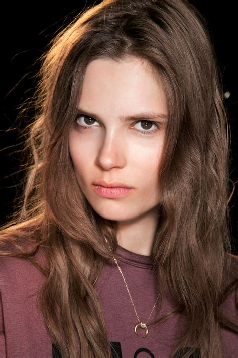Ask An Expert Whats The Difference Between Dandruff And A Dry Scalp
