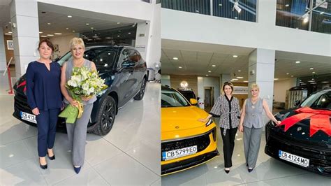 Николина Чакърдъкова и дъщеря й се похвалиха с нови тузарски джипове