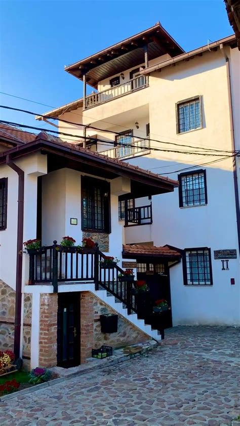 Сончев и цветен хотел Манастир и во есен зима 😁☀️⛰ ️🤗 Дојдете на чист воздух превкуснса храна