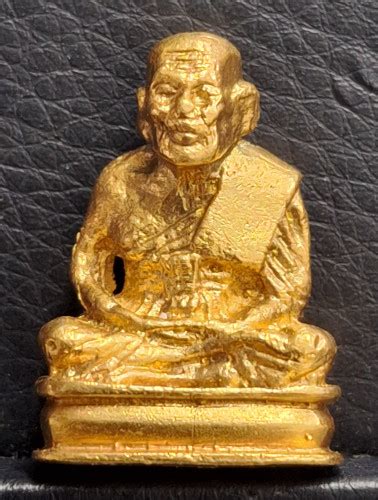 รูปหล่อหลวงปู่ทวด รุ่นเบตง1 ย้อนยุคเลขใต้ฐาน ปี42 ออกวัดช้างให้ พิมพ์ใหญ่ เนื้อทองคำ หนัก 45 กรัม
