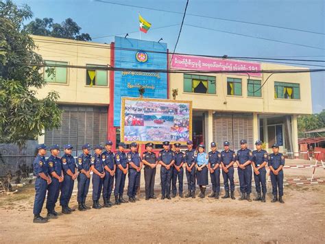 ၇၈ နှစ်မြောက် မြန်မာနိုင်ငံ မီးသတ်တပ်ဖွဲ့နေ့ကို ကြိုဆိုဂုဏ်ပြုသောအားဖြင့် ဆိုင်းဘုတ်စိုက်ထူ