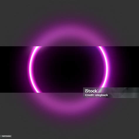 보라색 네온 원형은 Glassmorphism 효과 벡터 그림입니다 흐릿한 유리가 있는 추상적인 발광 Led 링 포스터 또는
