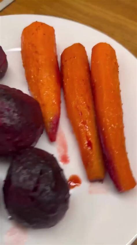 Хүрэн манжин лууван төмс бяслаг вандуй дарсан огурцитэй маш гоё салат хийж сураарай 🧀🍞🌰🍄🌶 Орон