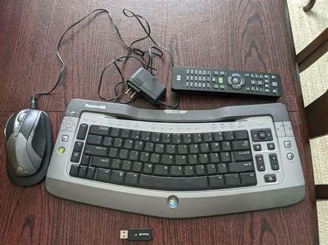 Microsoft Wireless Entertainment Desktop 7000 Wireless Keyboard