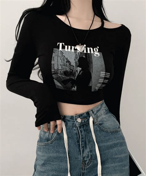 프린팅 반오프숄더 긴팔 티셔츠 에이블리