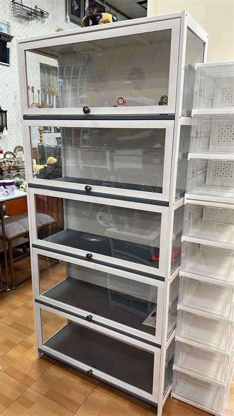 出清公仔櫃 五層大組的1500 單層的小組的 600 數量有限 建議門市看完實品在取貨唷 宅配寄送 需加收運費180唷 公仔櫃 吸門 大型展示櫃