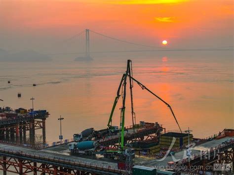 浙江舟山：甬舟铁路西堠门公铁两用大桥2号墩承台浇筑完成 人民图片网