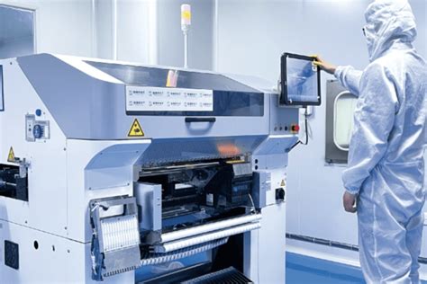 high performance mems accelerometer