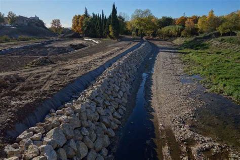 Un Parking Dans Leze