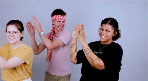 បទ «ស្រលាញ់អ្វីដែលខ្មែរមាន ល្បីដល់ ជនបរទេស Khmernote