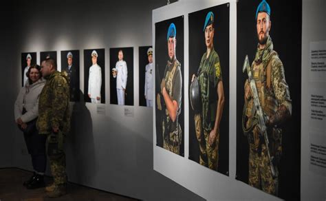 У Києві Музей війни презентував проєкт «Захисники Вечірній Київ