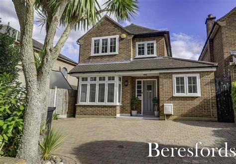 Warley Mount Warley Cm14 3 Bed Detached House £800000